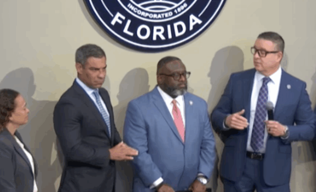 Miami city manager Art Noriega is already a development consultant ...